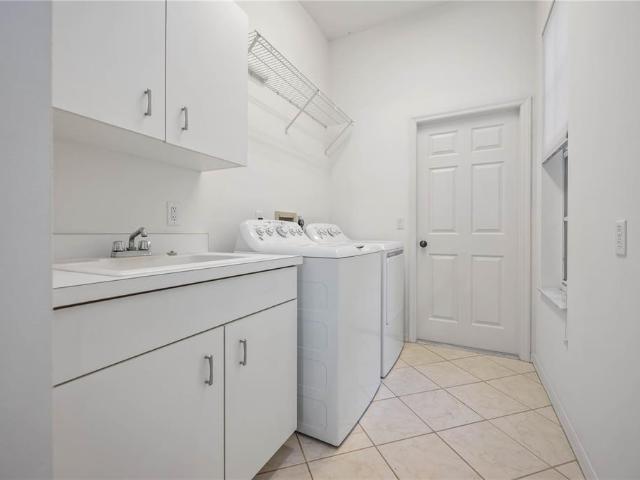 547 Fallbrook Dr, Venice, FL 34292 | MLS #D6146