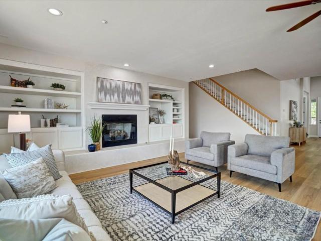 547 Lakeview Dr