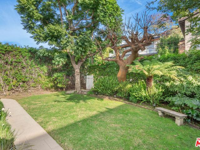 547 Stassi Ln, Santa Monica, CA 90402 | MLS #26640 | Compass
