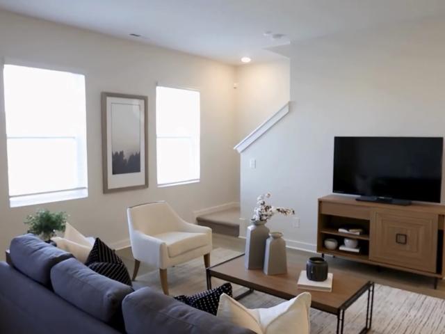547 Swanholme Dr