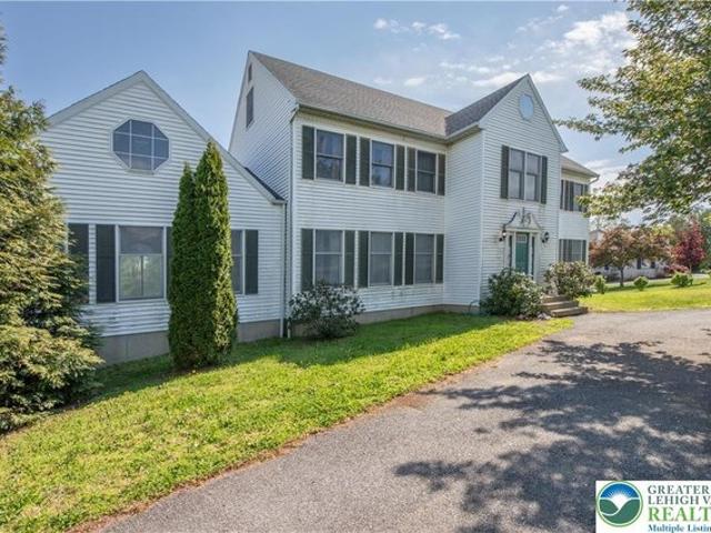 547 Roberts Rd, Bushkill, PA 18064