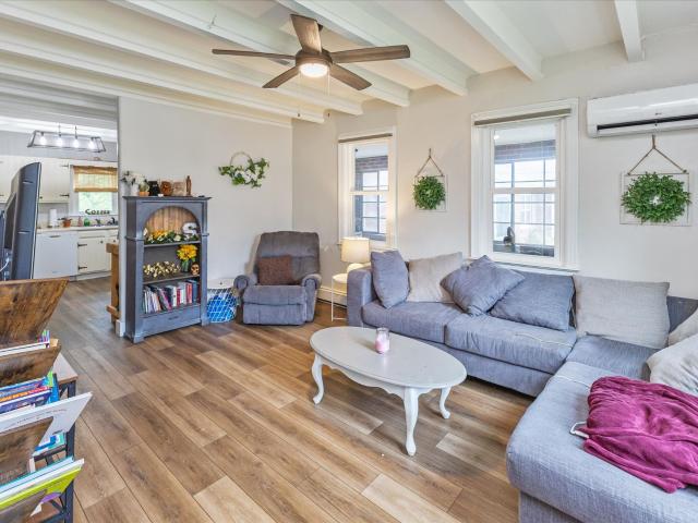 547 W Main St
