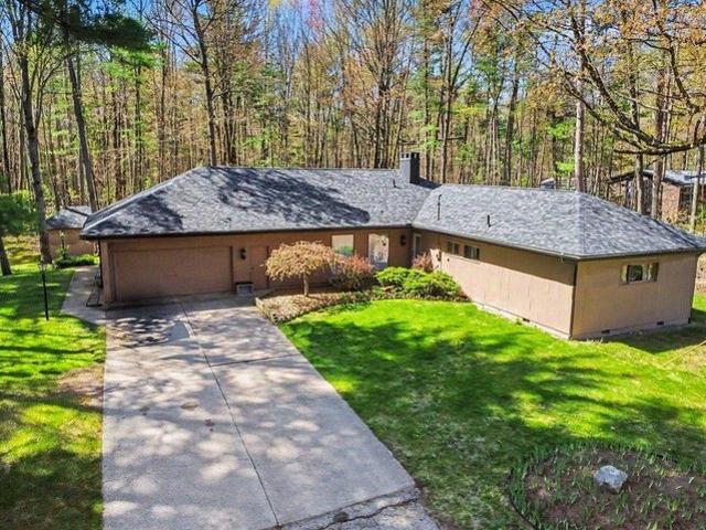 547 W Peterson Dr, Sanford, MI 48657