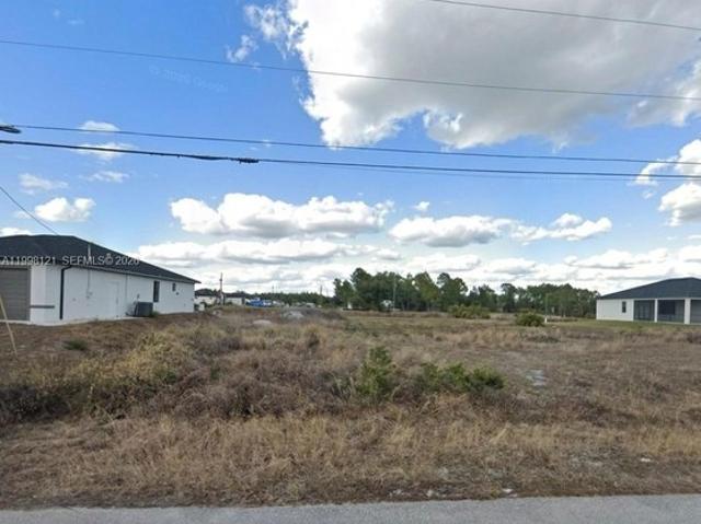 547 Trinity St E, Lehigh Acres, FL 33974