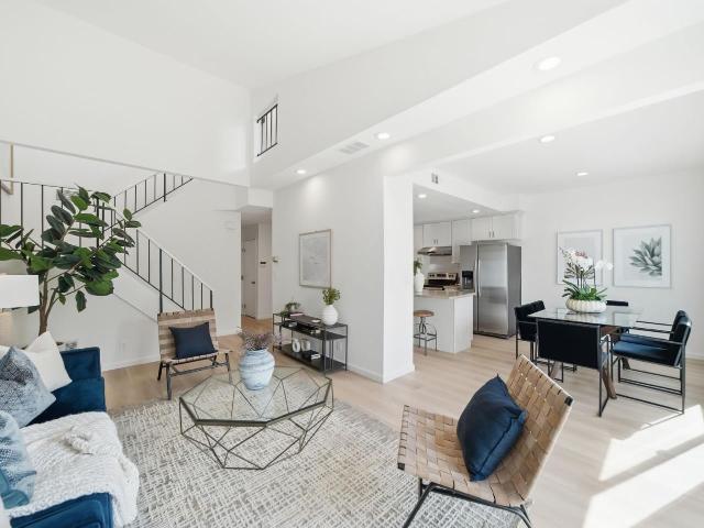 5484 Sunstar Common