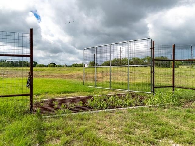 5485 County Road 249 Way, Gonzales, TX 78629