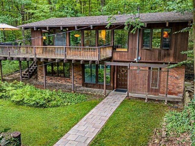 5486 Allen Dr, Hamburg, NY 14075