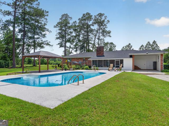 5486 Bowen Road