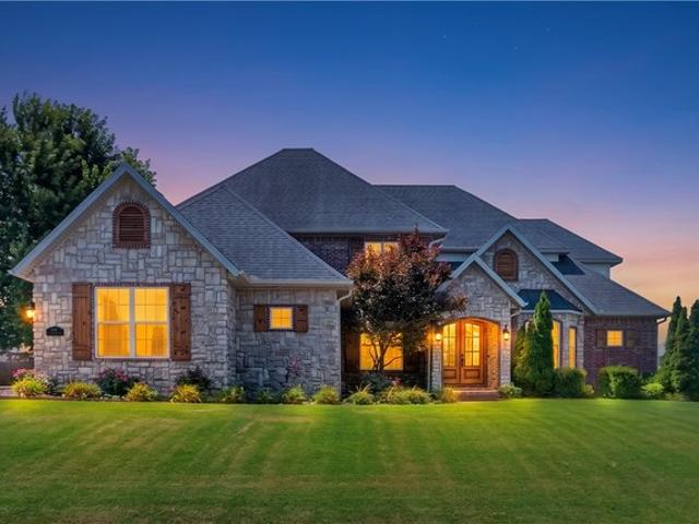 5487 E Saddleridge Dr, Fayetteville, AR 72703
