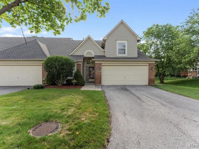 5487 Greenway Dr Unit 82, Trenton, MI 48183