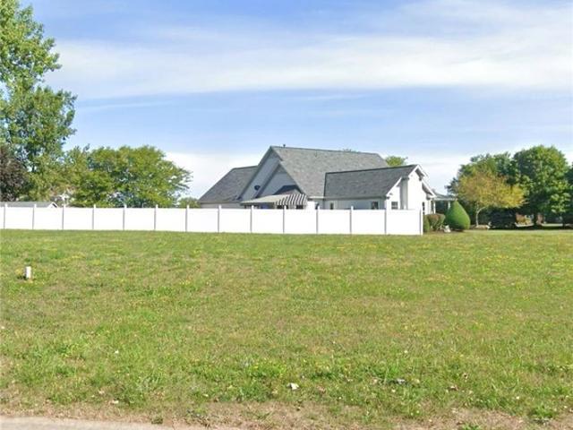 5481 Pinecrest Dr, Lockport, NY 14094