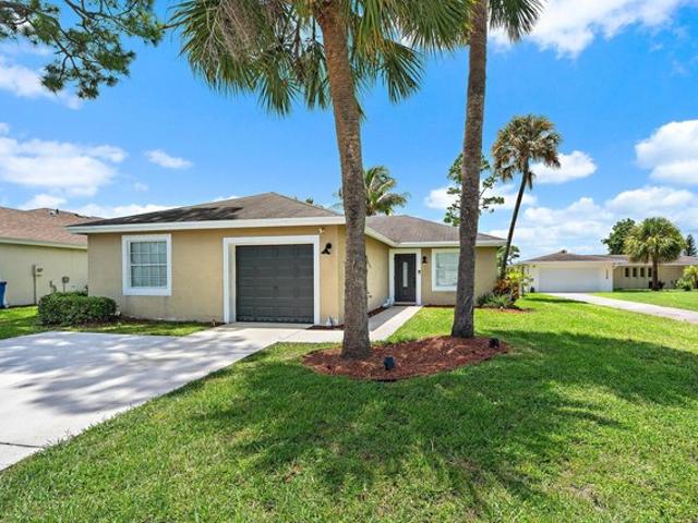 5483 Club Cir, Haverhill, FL 33415