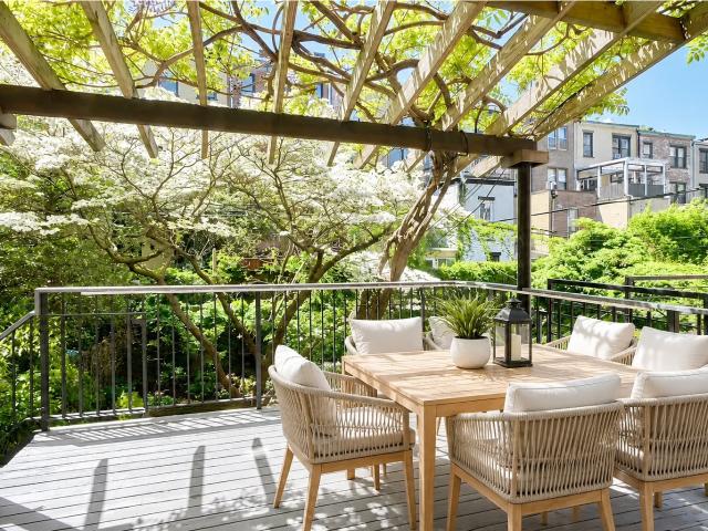 548 2ND Street