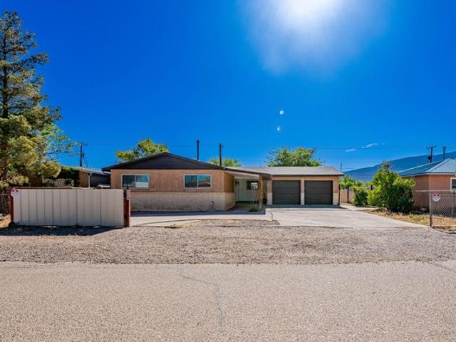 548 Coronado Dr, Bernalillo, NM 87004