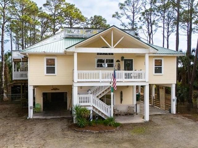 548 E Pine Ave, Saint George Island, FL 32328
