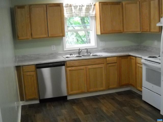 548 east river rd