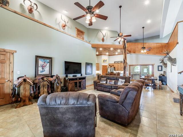 548 Franklin Ln