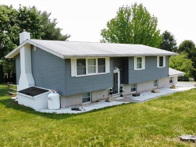 548 Hilldale Dr, Moore Township, PA 18014