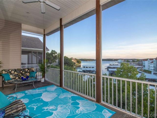 548 Lakeshore Drive 548