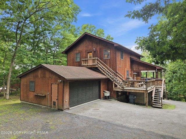 548 Lakeside Dr, East Stroudsburg, PA 18301