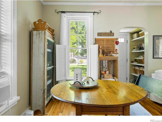548 W 5th Street