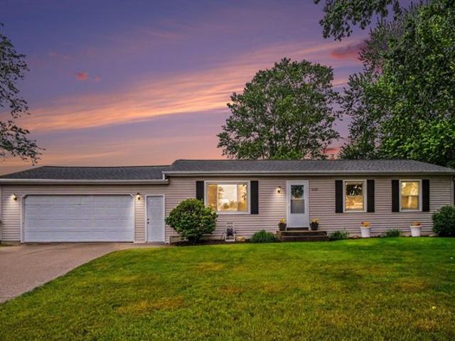 5495 Rockridge Dr NE, Comstock Park, MI 49321
