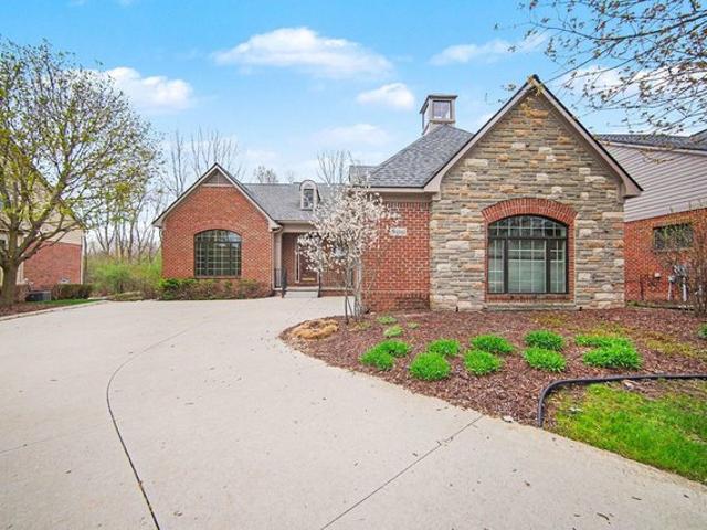 5496 Pinnacle Ct, Ann Arbor, MI 48108