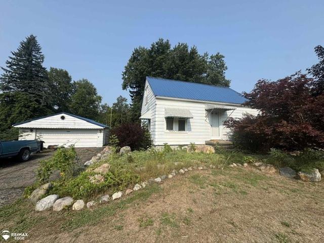 5499 N McKinley Rd, Flushing, MI 48433