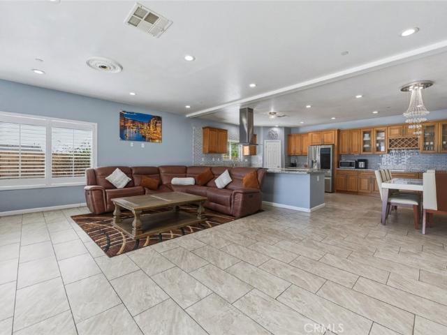 5491 N Pinnacle