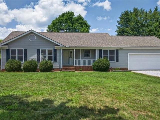 5493 Rolling Meadows Rd, Randleman, NC 27317