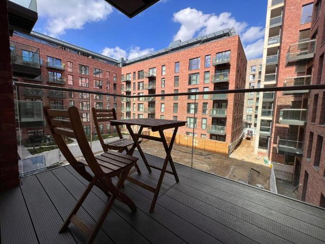549 Green Street, London E13 Studio to rent £2,000 pcm £462 pw