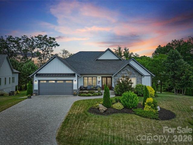 549 Daniel Circle Dr, Mills River, NC 28759