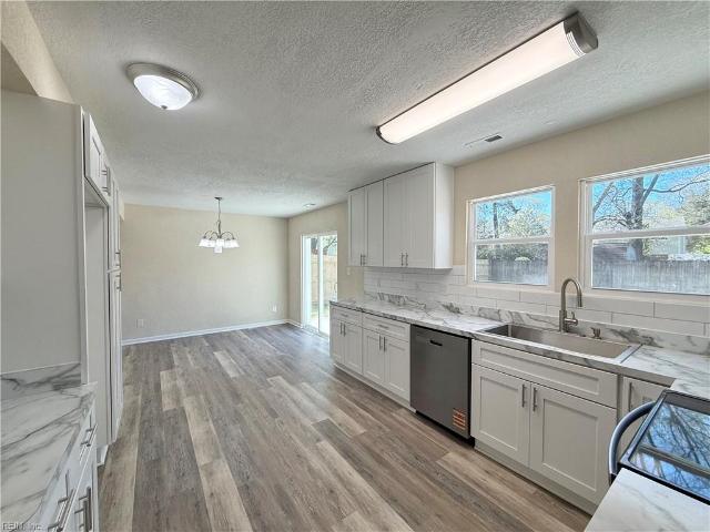 549 Holbrook RD