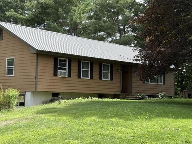 549 Old Lewiston Rd, Winthrop, ME 04364