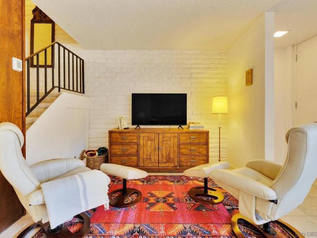 549 Palm Canyon 23
