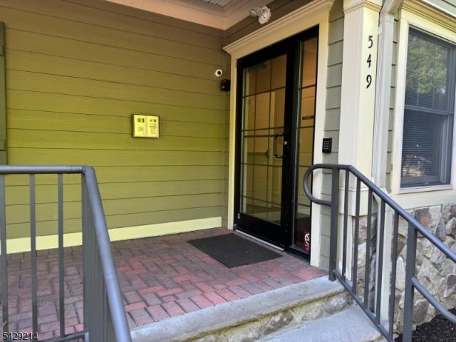 549 Park Ave # 1 B