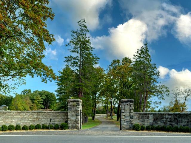 549 Round Hill Rd, Greenwich, CT 06831 | MLS #123886