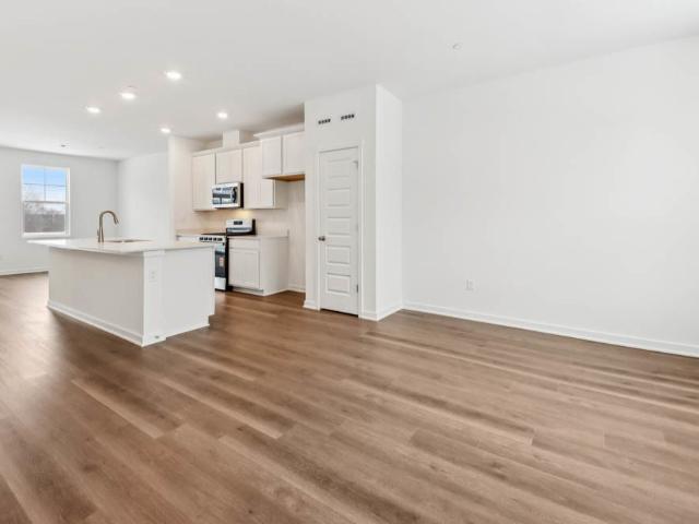 549 Yosemite Way, Mundelein, IL 60060 | MLS #12588 | Compass