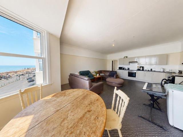 54 55 Kings Road, Brighton, BN1 4 bed flat to rent £2,200 pcm £508 pw
