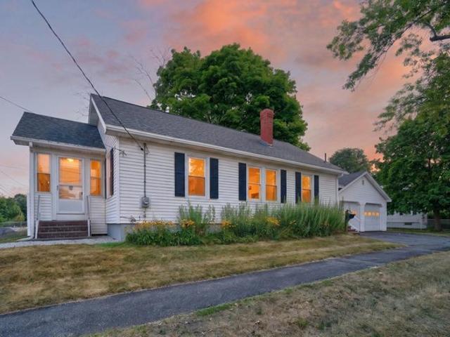 54 14th St, Bangor, ME 04401