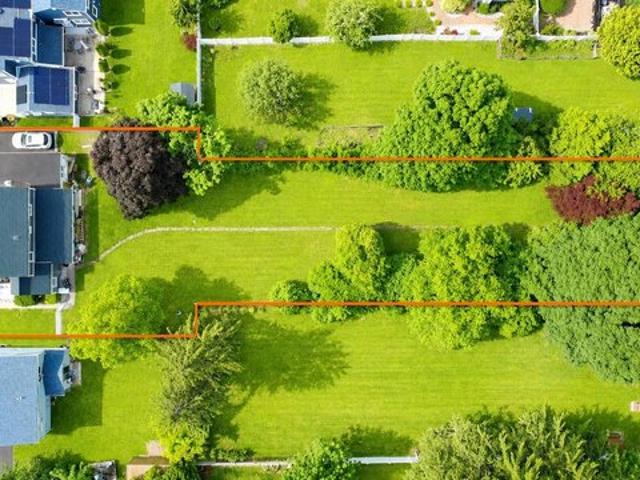 54 Twinlawns Ave, Hicksville, NY 11801