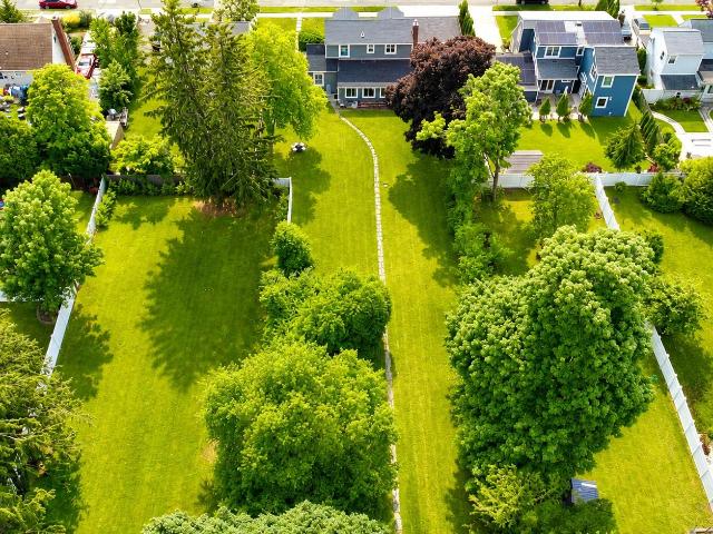 54 Twinlawns Avenue