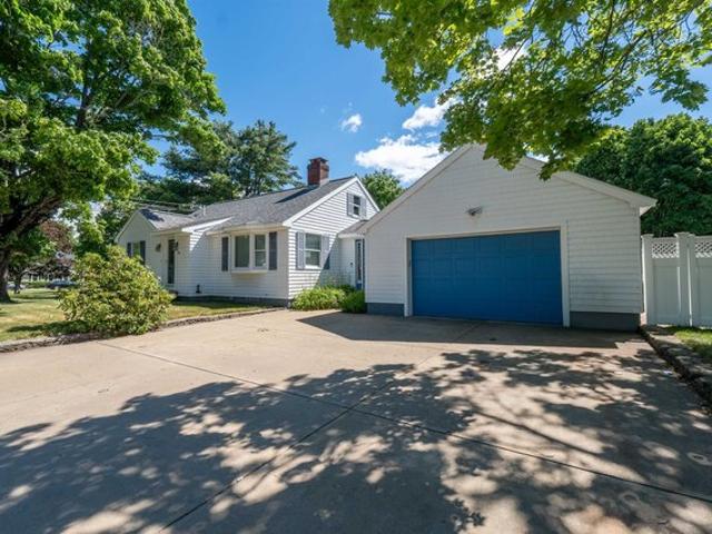 54 Washington St, Seabrook, NH 03874