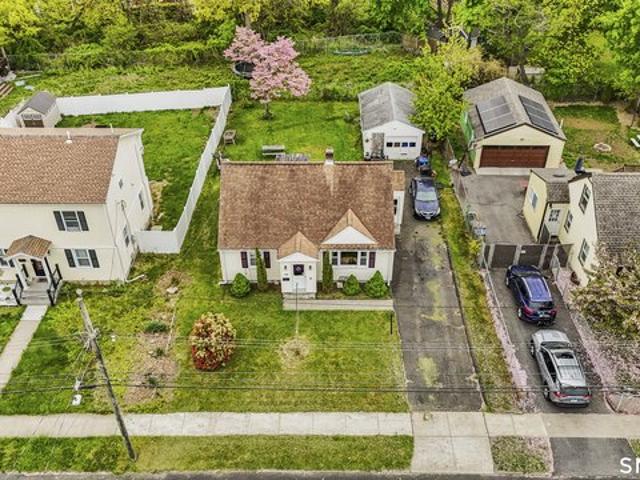 54 Winslow Dr, West Haven, CT 06516