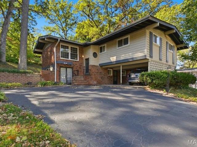 54 Willow Brook Dr, Saint Louis, MO 63146