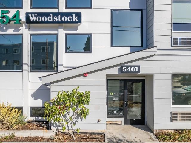 54 Woodstock Apartments~ Great Location ~Vibrant Neighborhood Studio Apartment for Rent at 5401 Se Woodstock Blvd, Portland, OR 97206 Woodstock
