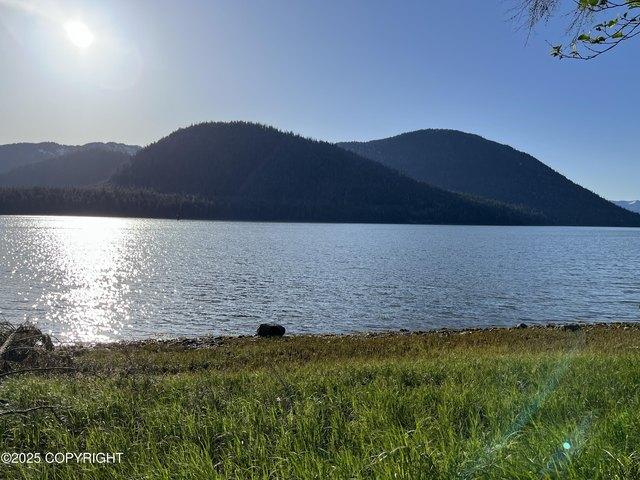 54 Blueberry Ln, Petersburg, AK 99833
