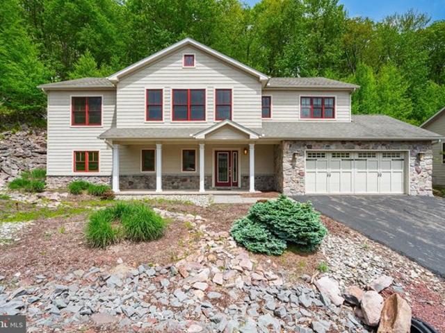 54 Bluestone Ct, Lake Harmony, PA 18624