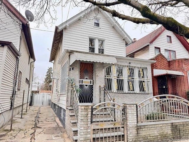 54 Chestnut St, Brooklyn, NY 11208