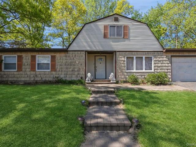 54 College Hills Dr, Farmingville, NY 11738